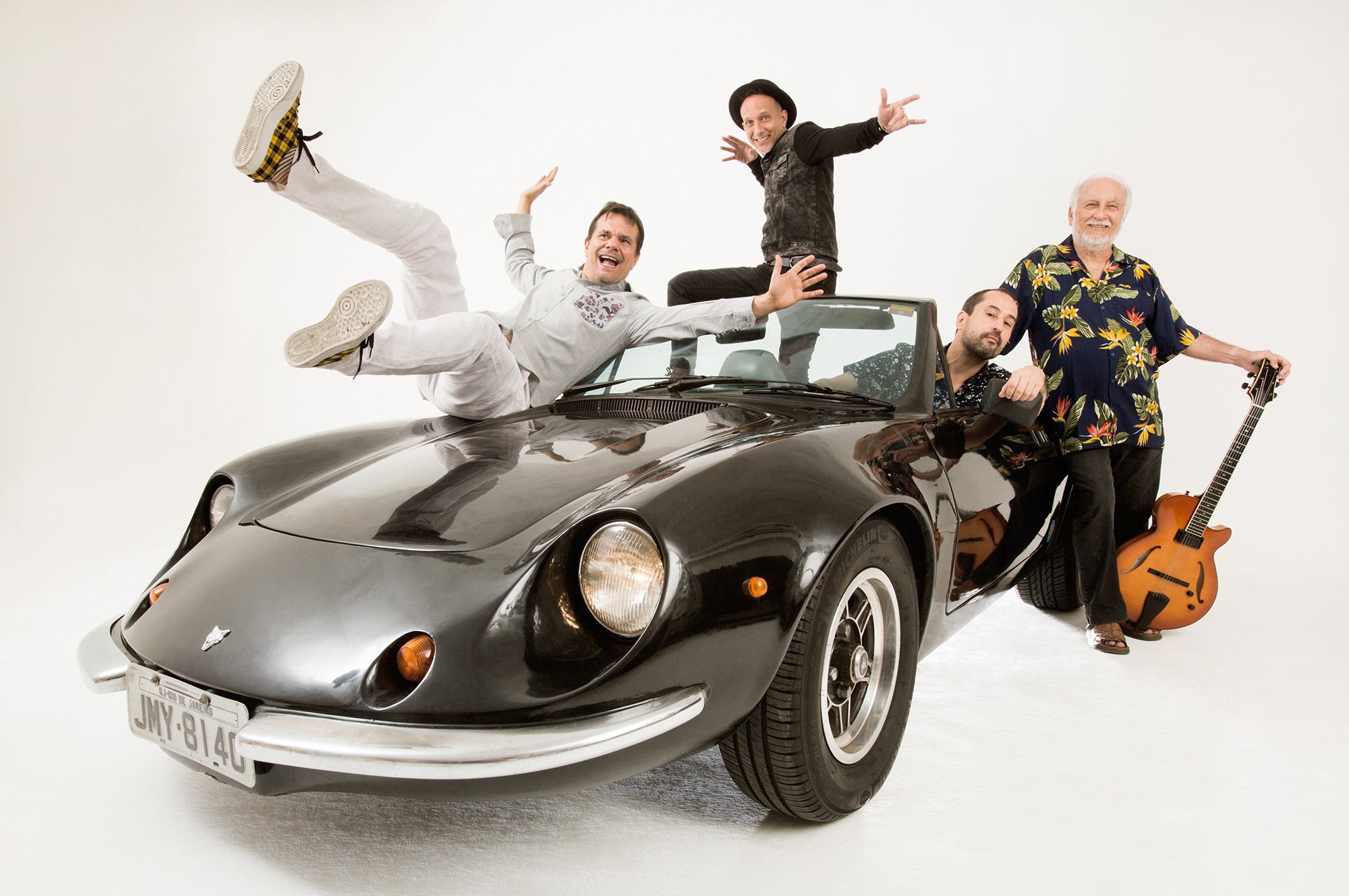 Bossacucanova e Roberto Menescal tiram sons da bossa e do blues em ...