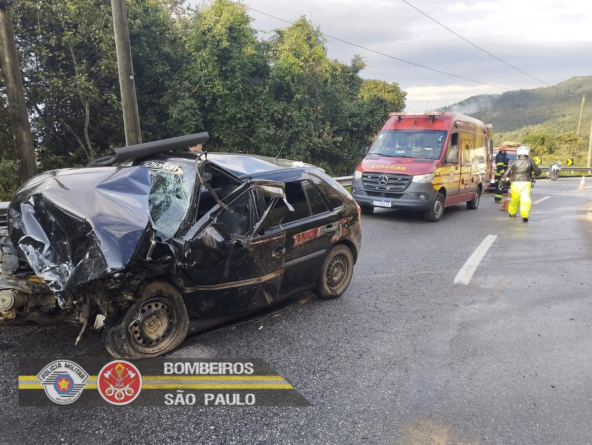 Batida frontal entre dois carros deixa cinco feridos na Rodovia Floriano Rodrigues Pinheiro ...