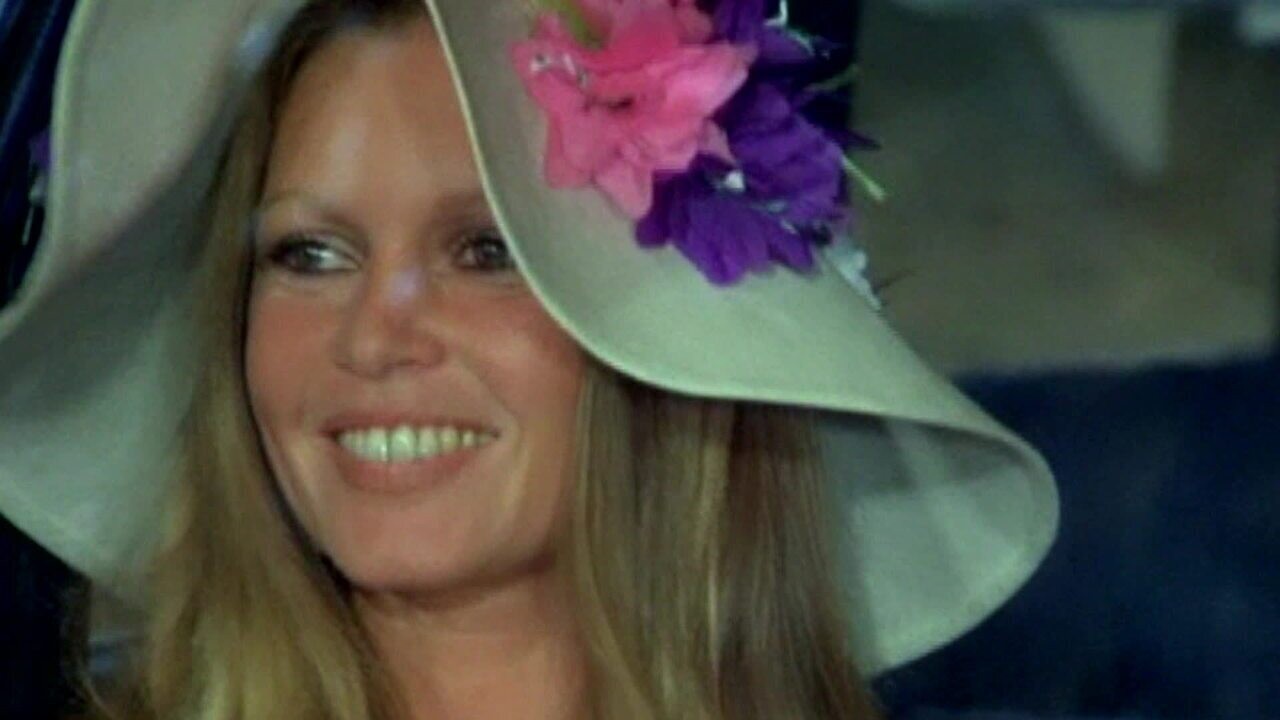 Brigitte Bardot é socorrida por bombeiros após ter dificuldades para ...