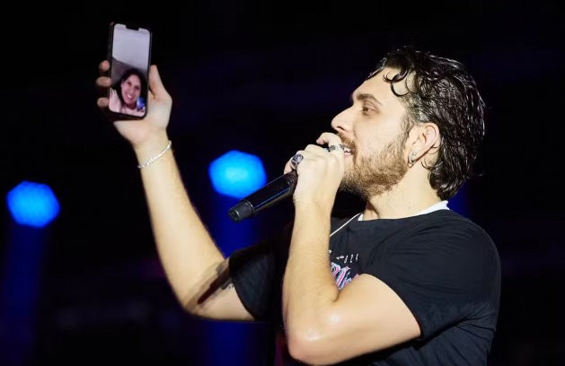 FOTOS E VÍDEOS: Corso da Tusca tem shows com reprodução de meme e ...