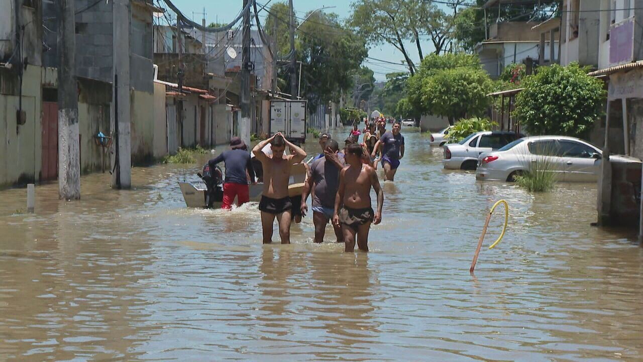 Mais de 100 mil pessoas foram afetadas pelas chuvas no RJ em 2024, diz ...