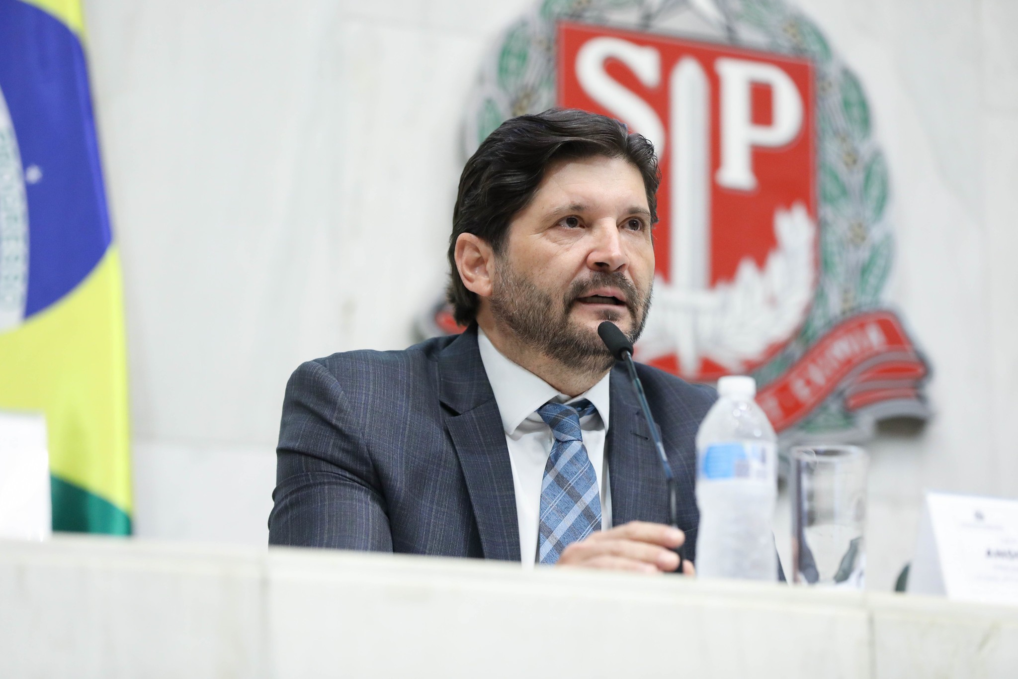 Em menos de dois minutos, Alesp aprova alteração que permite reeleição ...