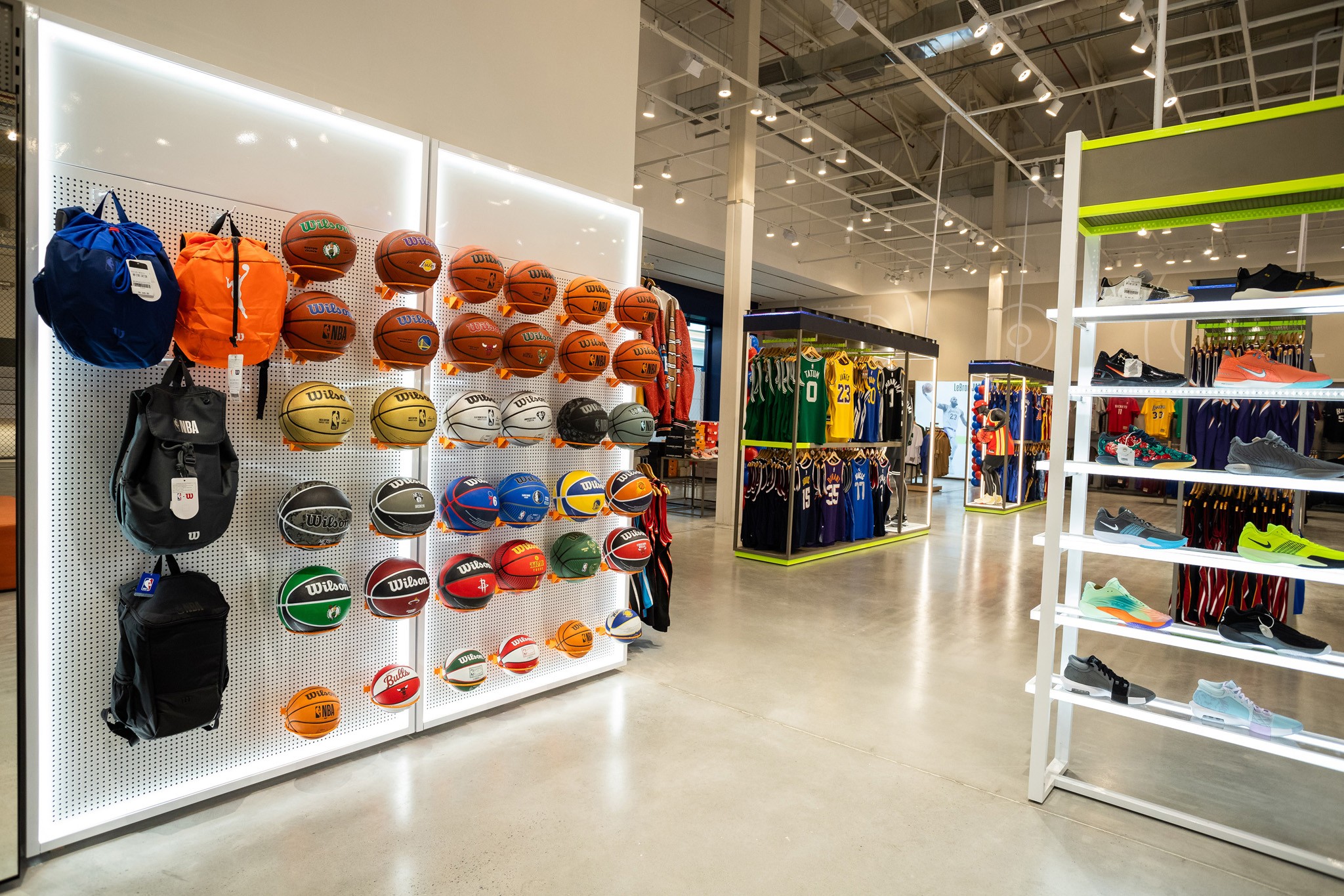 NBA Store Arena inaugura no Jockey Plaza Shopping | JOCKEY PLAZA ...