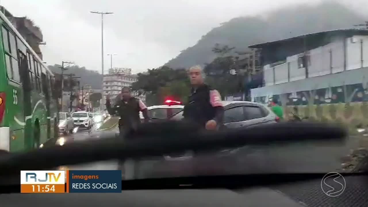 Acidente entre carro e moto deixa homem ferido em Angra dos Reis | Sul do Rio e Costa Verde | G1