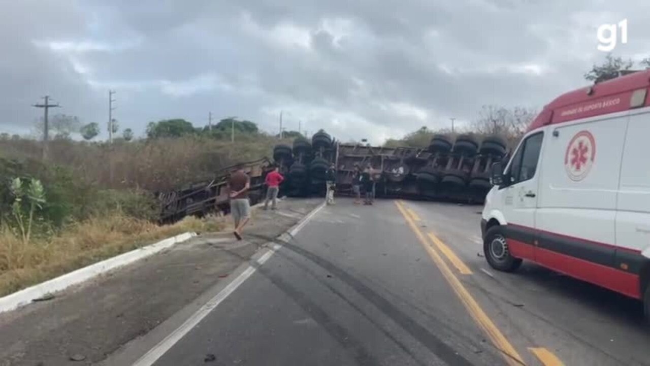 Colisão entre carreta e carro mata motorista e bloqueia trecho de rodovia na Grande Fortaleza ...