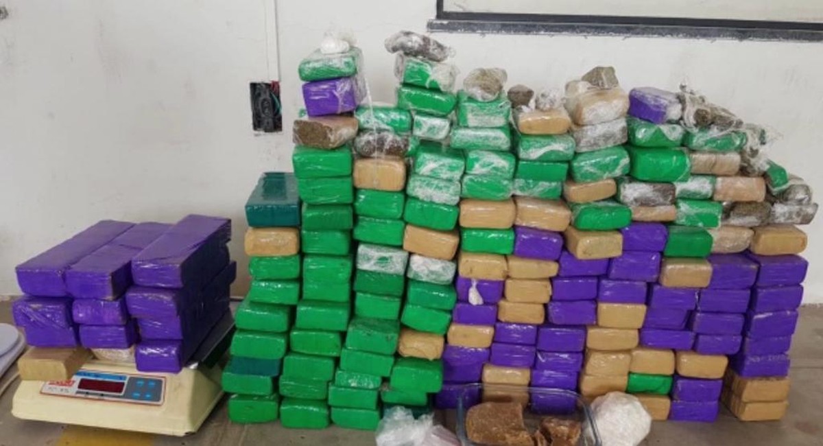 Polícia Militar Apreende Mais De 100 Quilos De Drogas E Prende Foragido