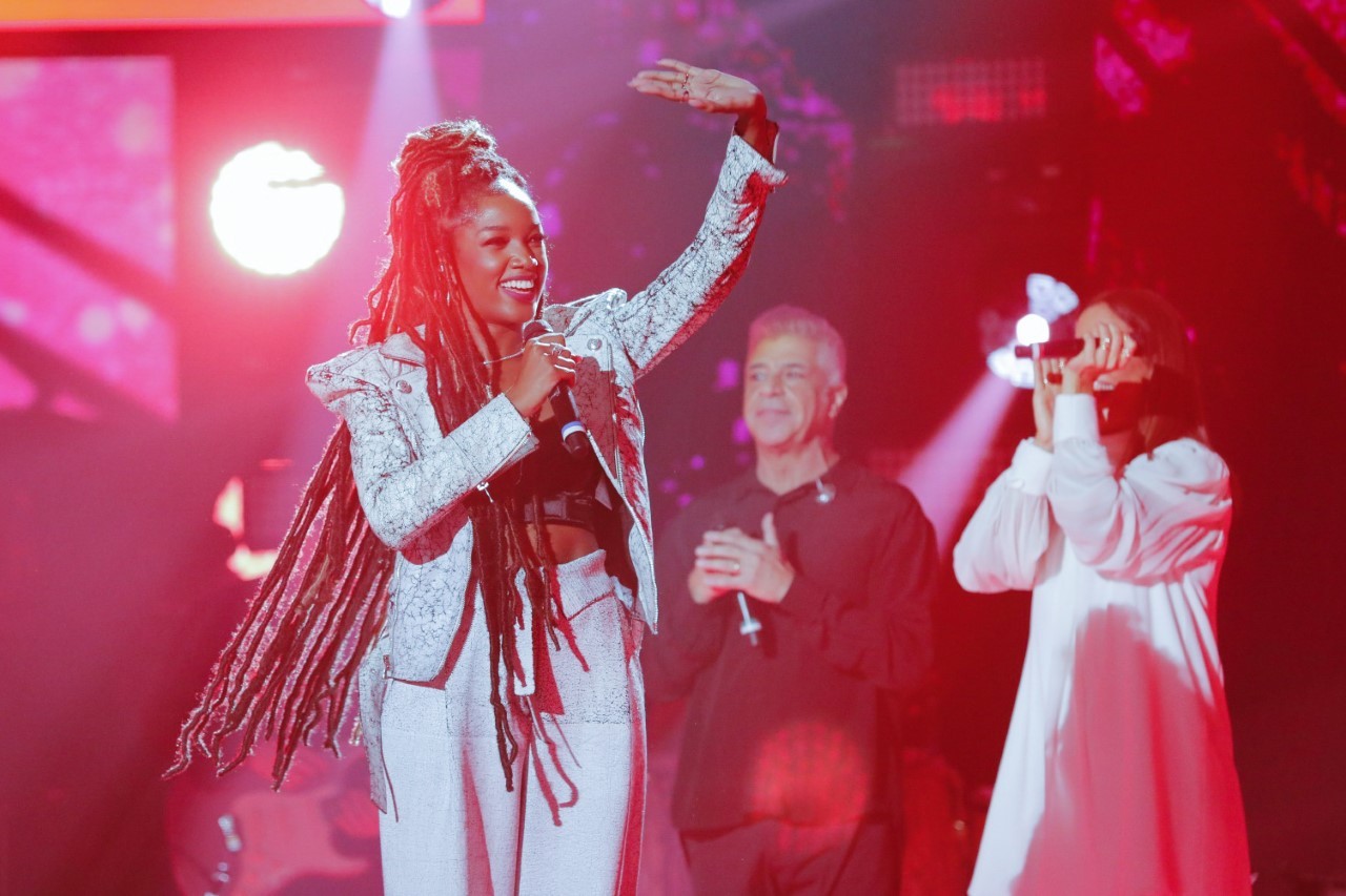 Iza estreia como técnica do 'The Voice Brasil' e se diverte com colegas ...