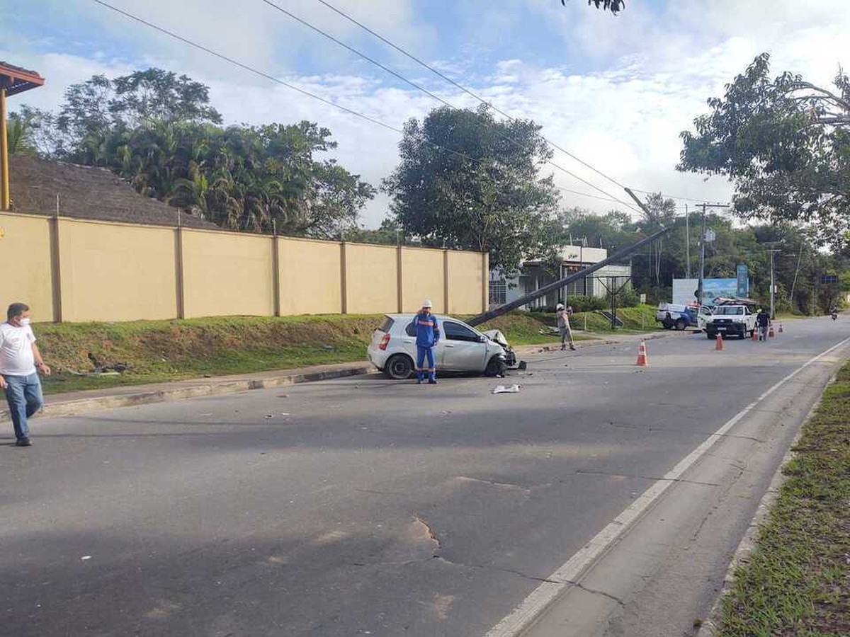 Motorista de aplicativo dorme, bate em outro veículo e derruba poste em acidente em Manaus ...