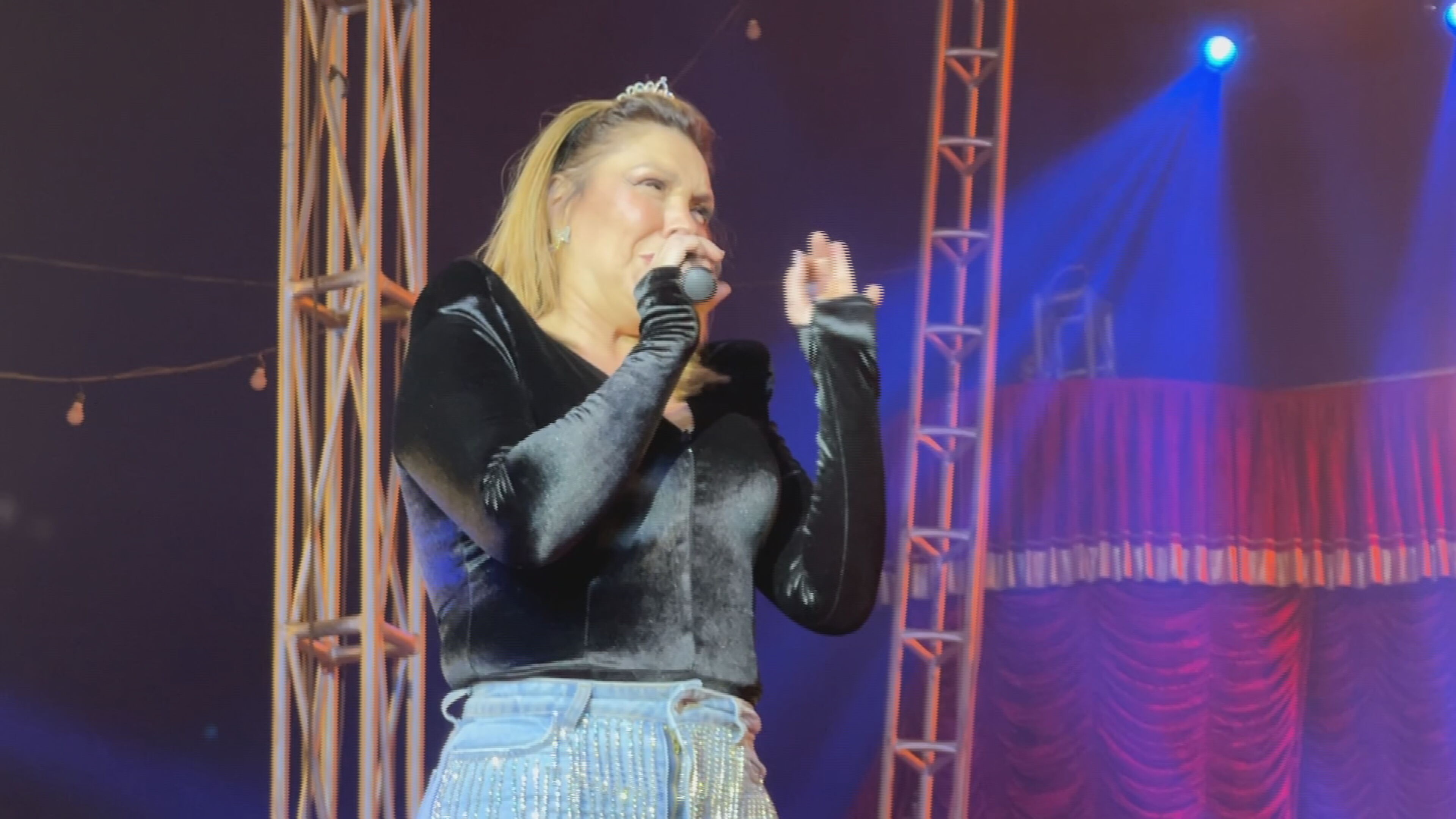 Simony retorna ao circo e canta Balão Mágico com a filha | G1