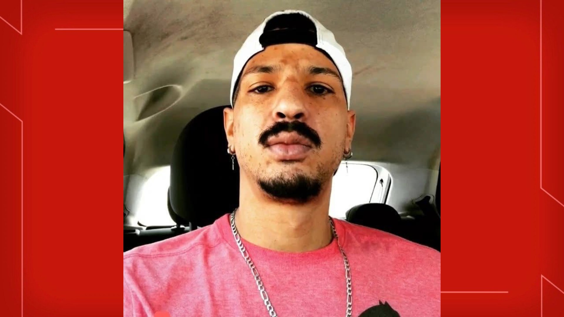 Torcedores do Vasco fazem homenagem em enterro de Eumar Vaz no DF