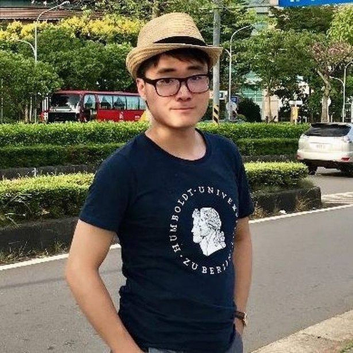 China confirma detenção de funcionário do consulado britânico em Hong ...