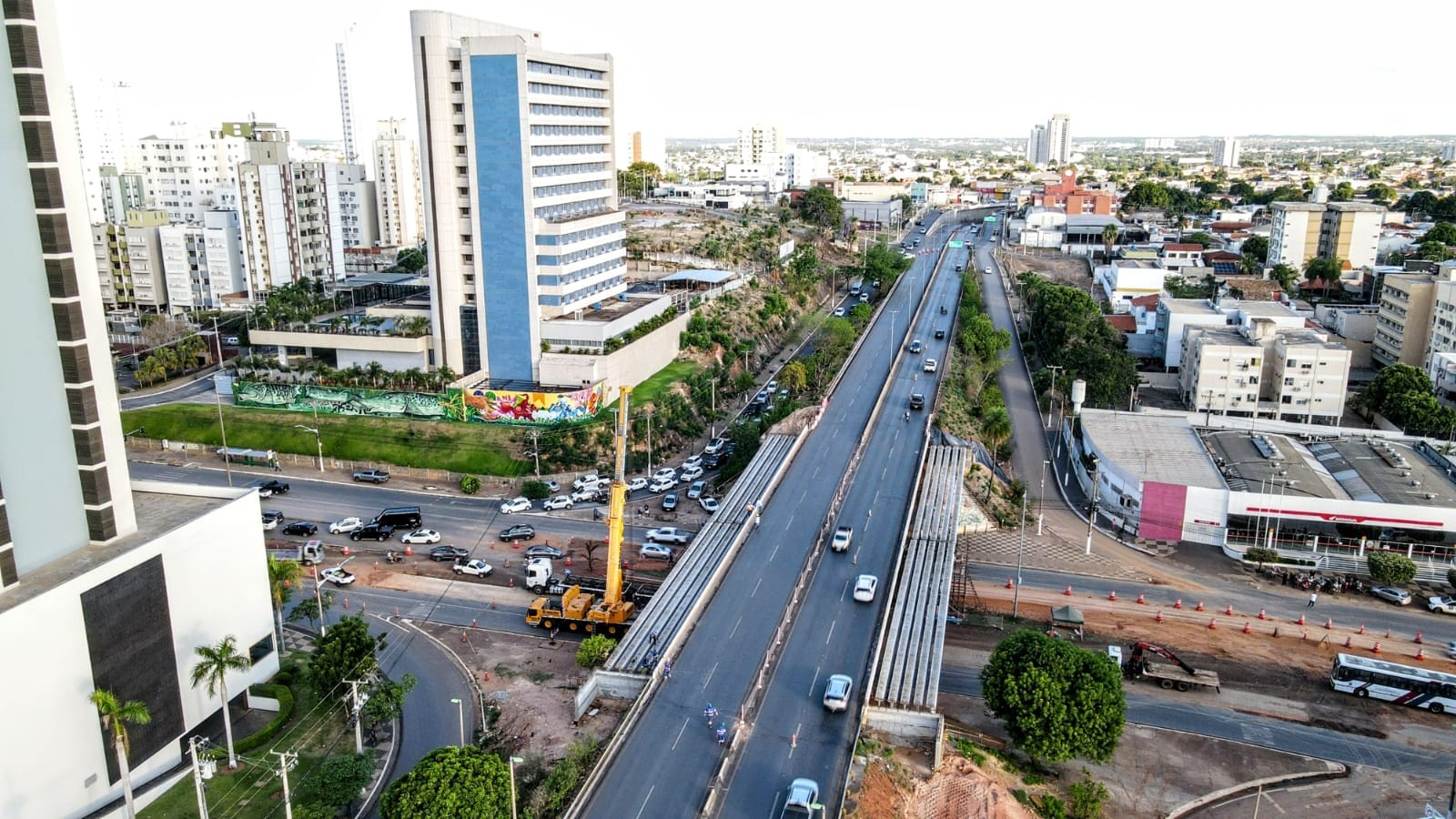 Trânsito é liberado nos dois sentidos do viaduto da Avenida Miguel ...