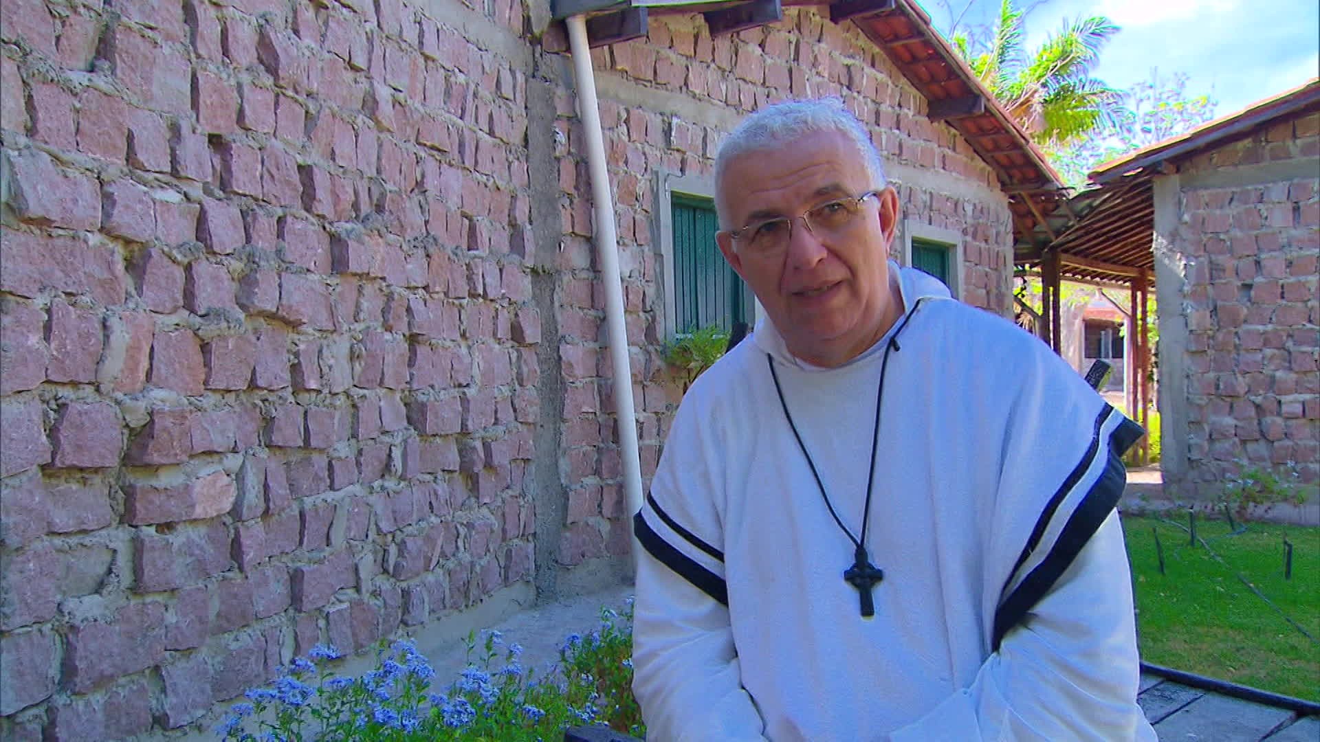 Padre Airton passa por cirurgia cardíaca de quatro horas e se recupera ...