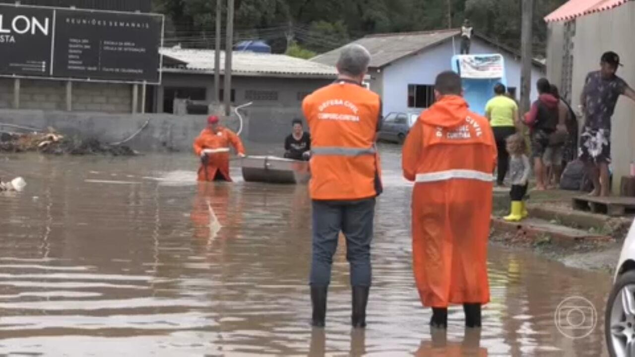 Temporais voltam a agravar as enchentes no Paraná | Jornal Nacional | G1