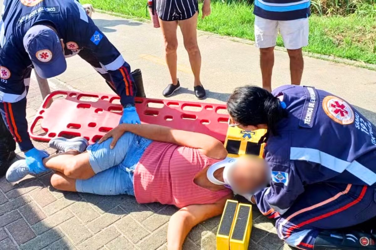 Idosa Sofre Fratura No Fêmur E Pulso Após Tropeçar Em Buraco Na Orla De
