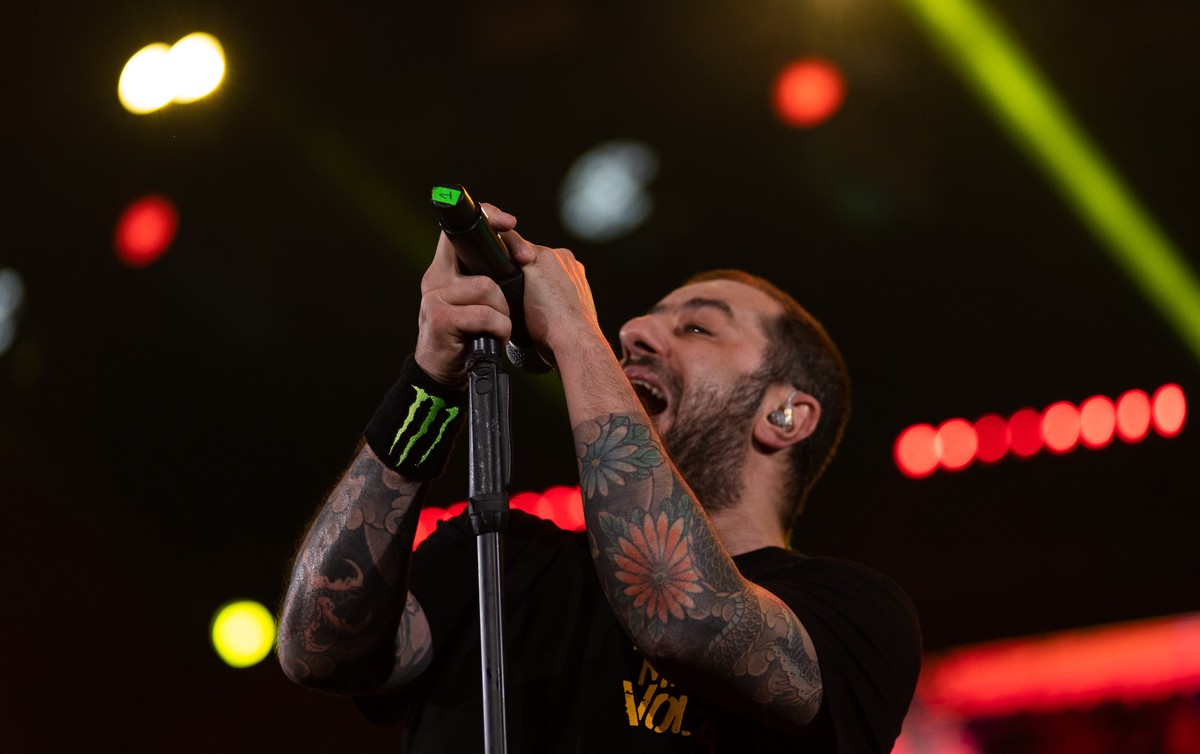 Vocalista do CPM 22, Badauí perde casamento da sobrinha para tocar no ...