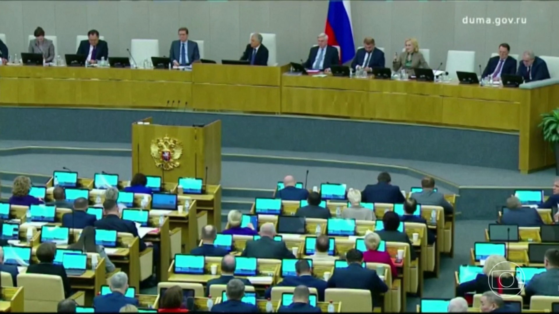 Rússia aprova lei que permite confiscar bens de quem criticar a guerra ...