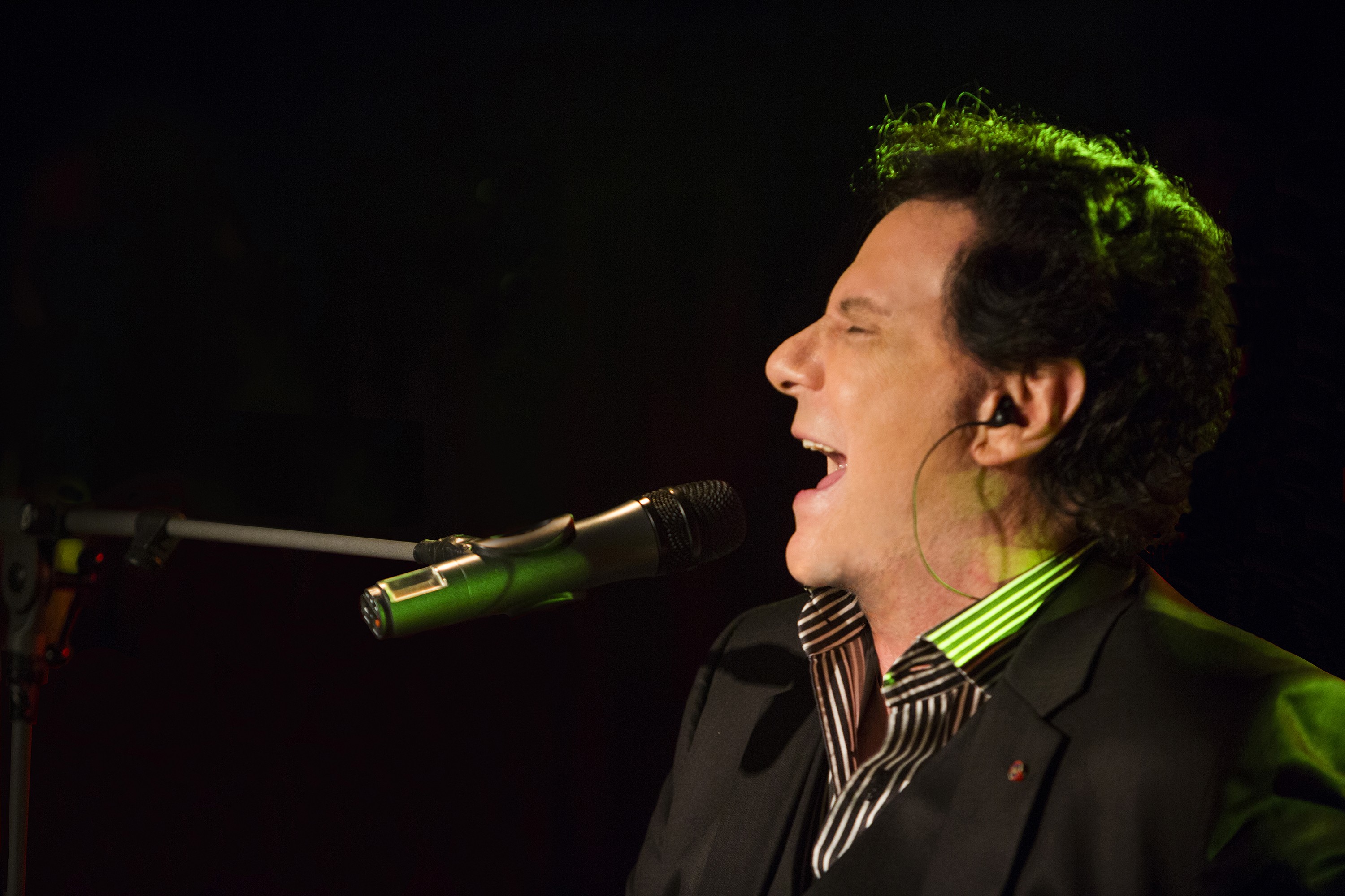 Cantor Luciano Bruno se apresenta em evento beneficente em Campos, RJ ...