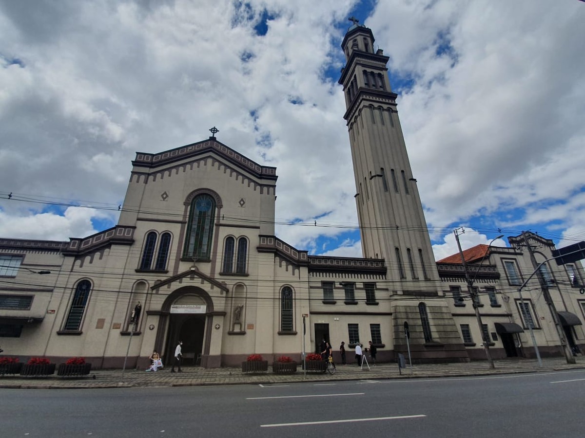 Igreja dos Capuchinhos faz benção de carros no bairro Mercês neste ...