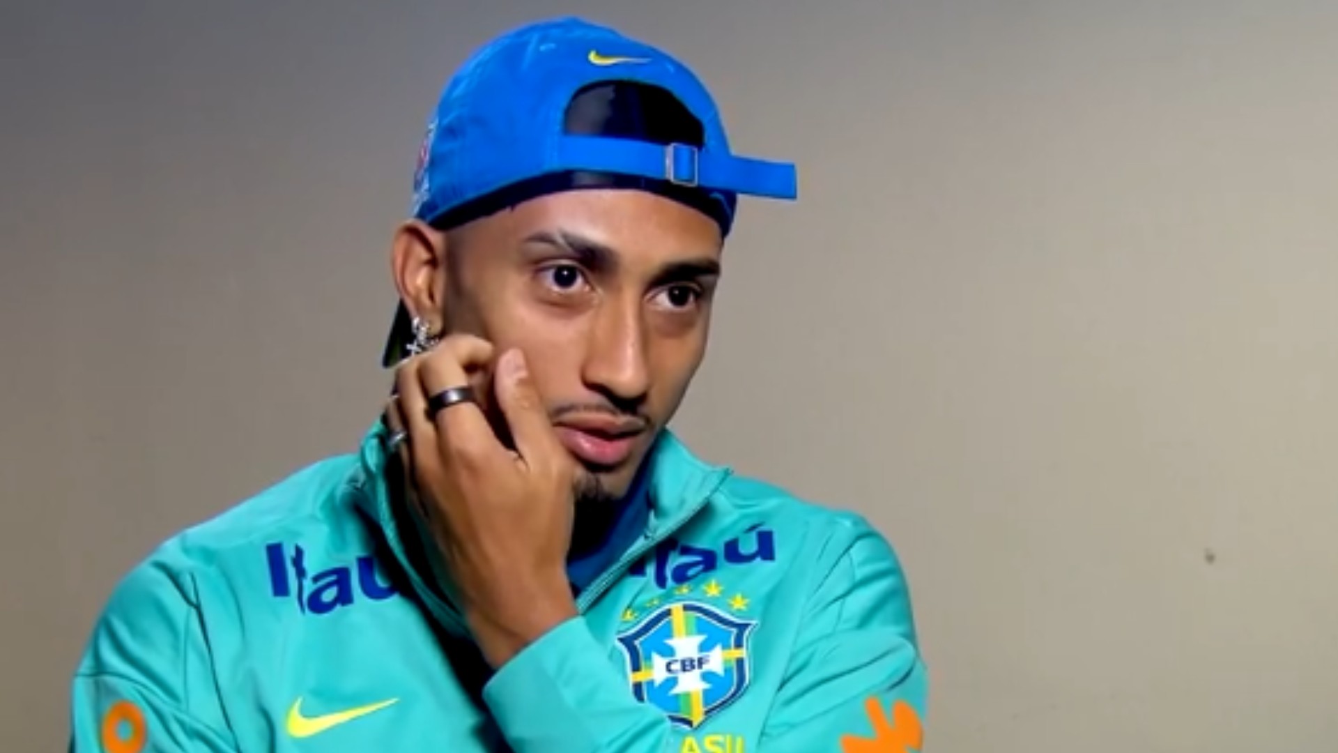 Berço de Raphinha, maior bairro do RS faz festa para estreia do Brasil | G1