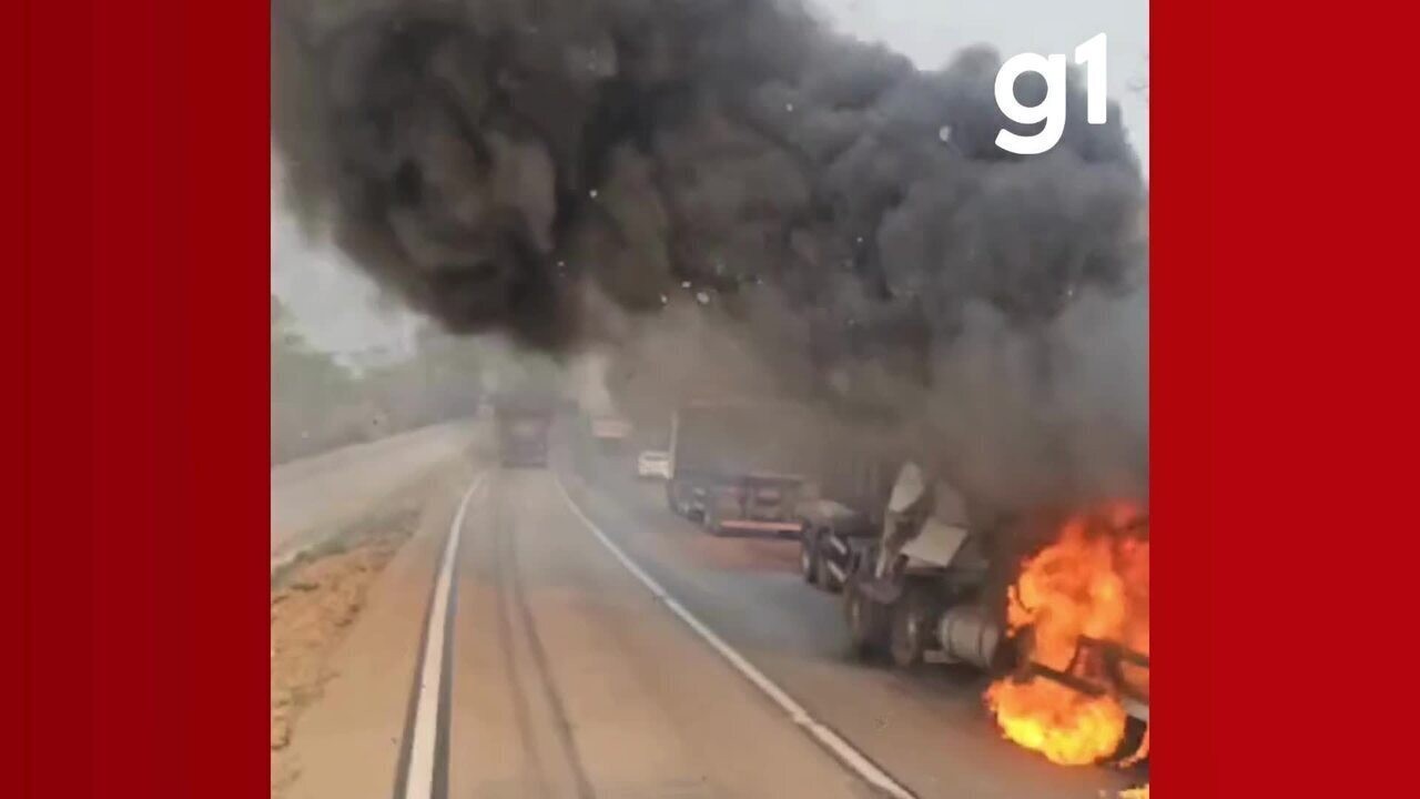 Motorista morre carbonizado em acidente entre carretas na BR-364 e pista é interditada | Mato ...