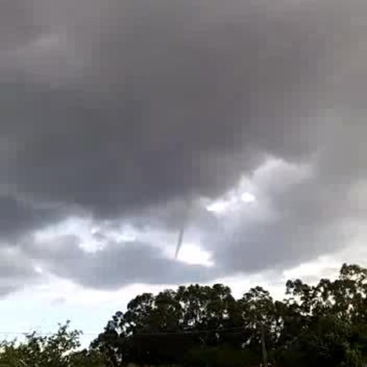 Redemoinho se forma no céu de Brasília; veja vídeo e entenda o fenômeno ...