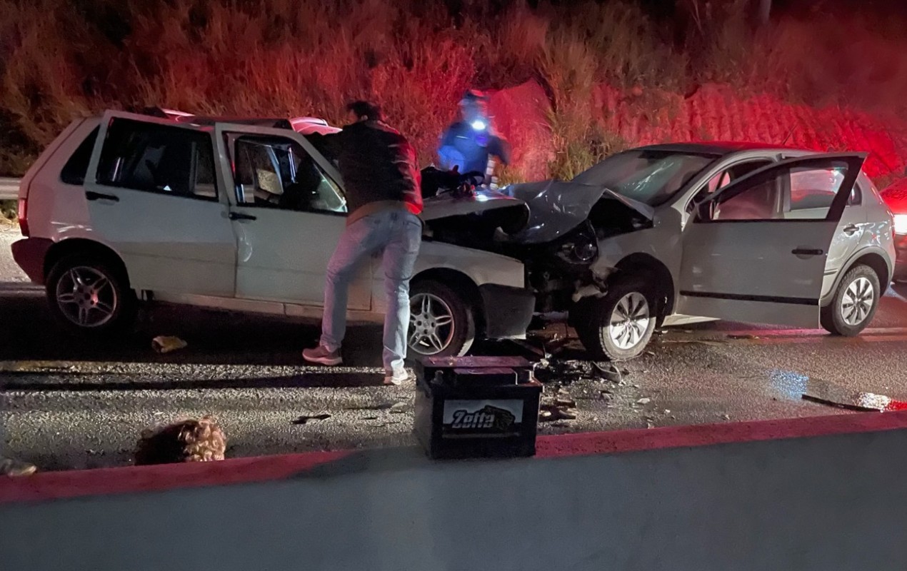 Batida entre carros deixa oito feridos na rodovia Raposo Tavares