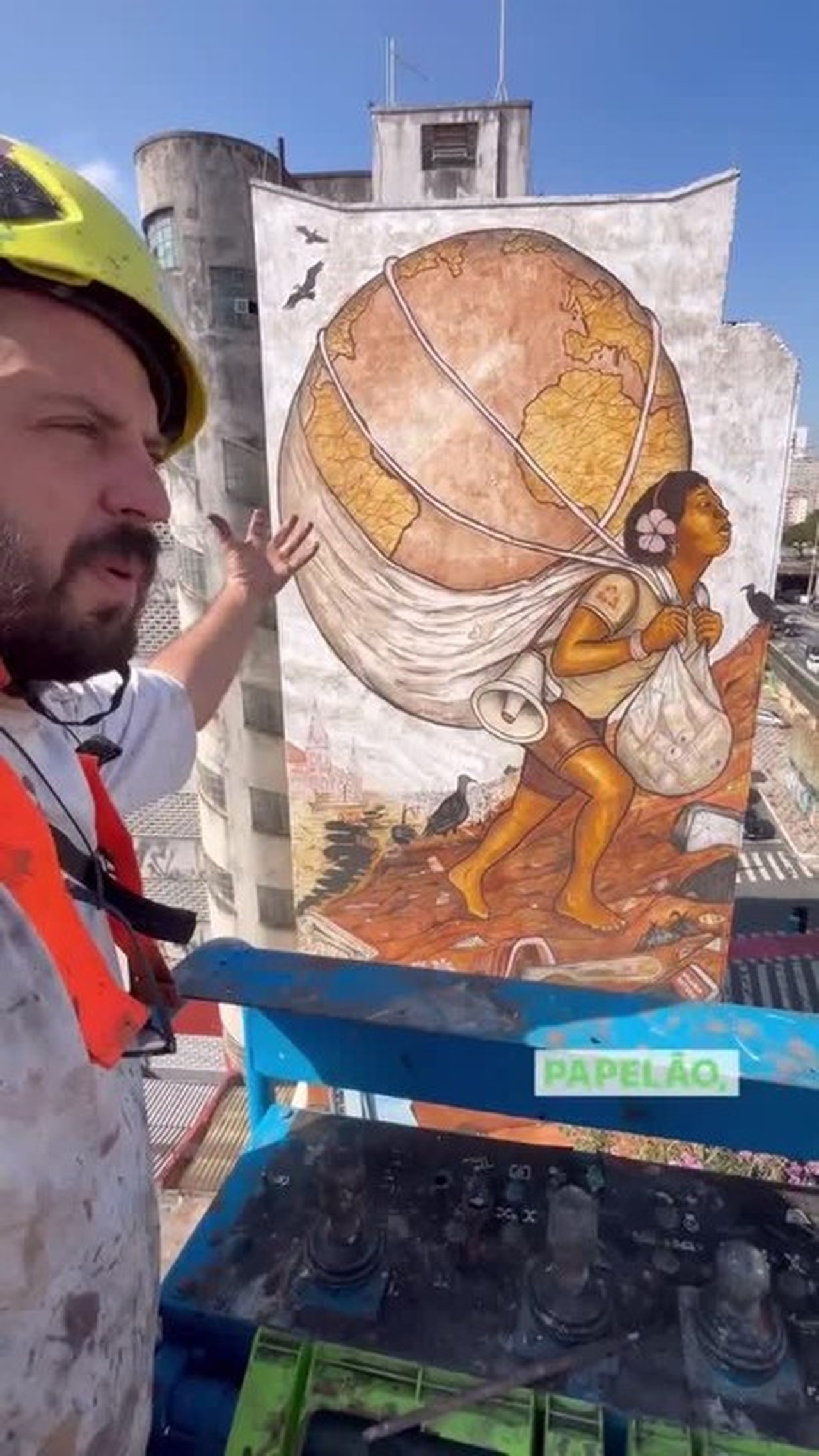 Artista Mundano sofre acidente em guindaste durante pintura de mural no ...
