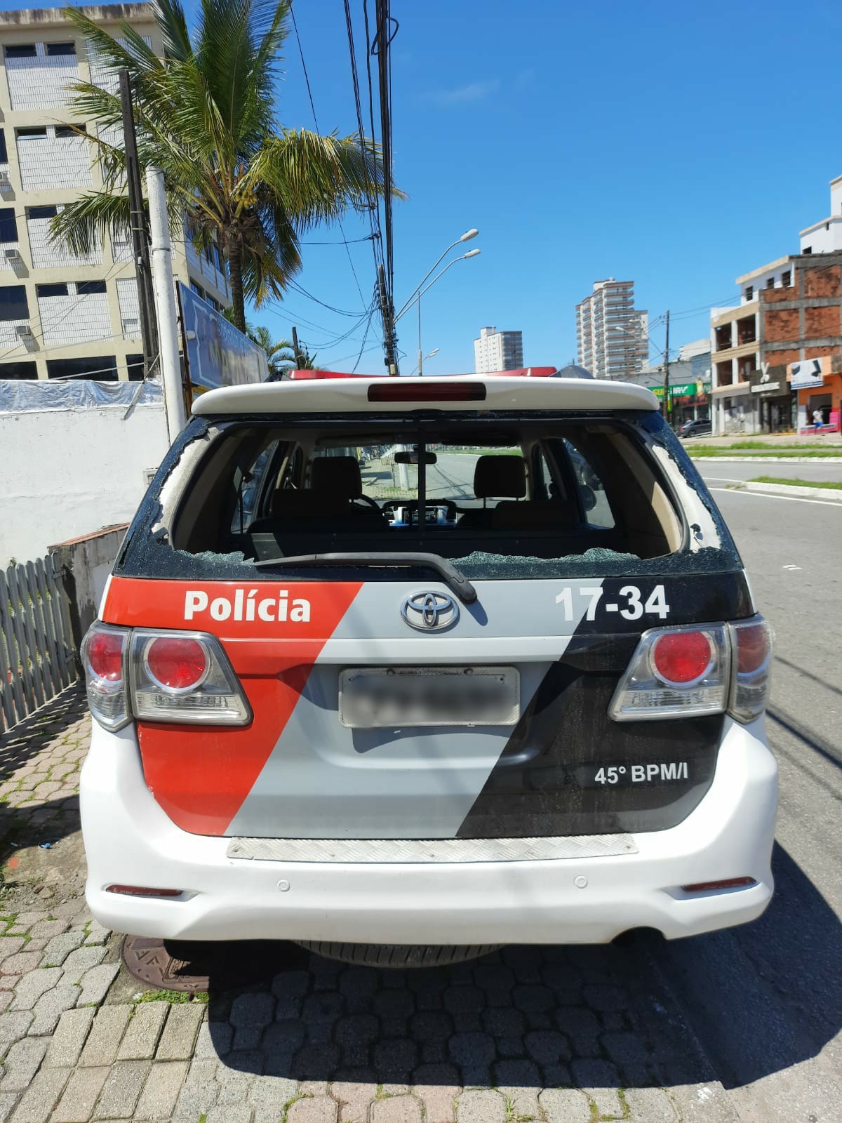 Procurado pela Justiça é preso e PM afirma que teve viatura apedrejada ...