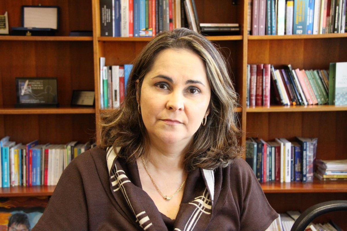 Bolsonaro trata comissão como órgão de governo, mas é de Estado, diz ...