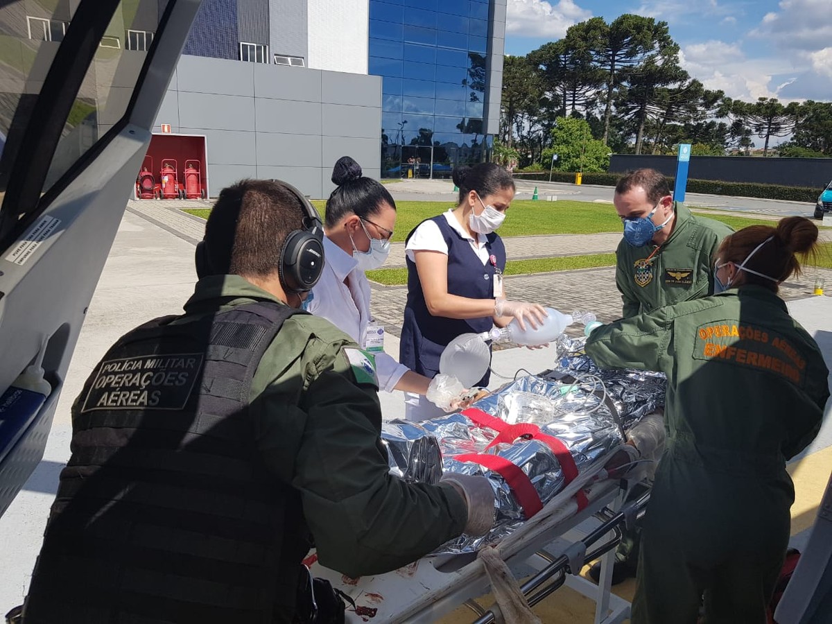 Uma pessoa fica gravemente ferida em acidente entre carro e moto, em Rio Branco do Sul | Paraná | G1