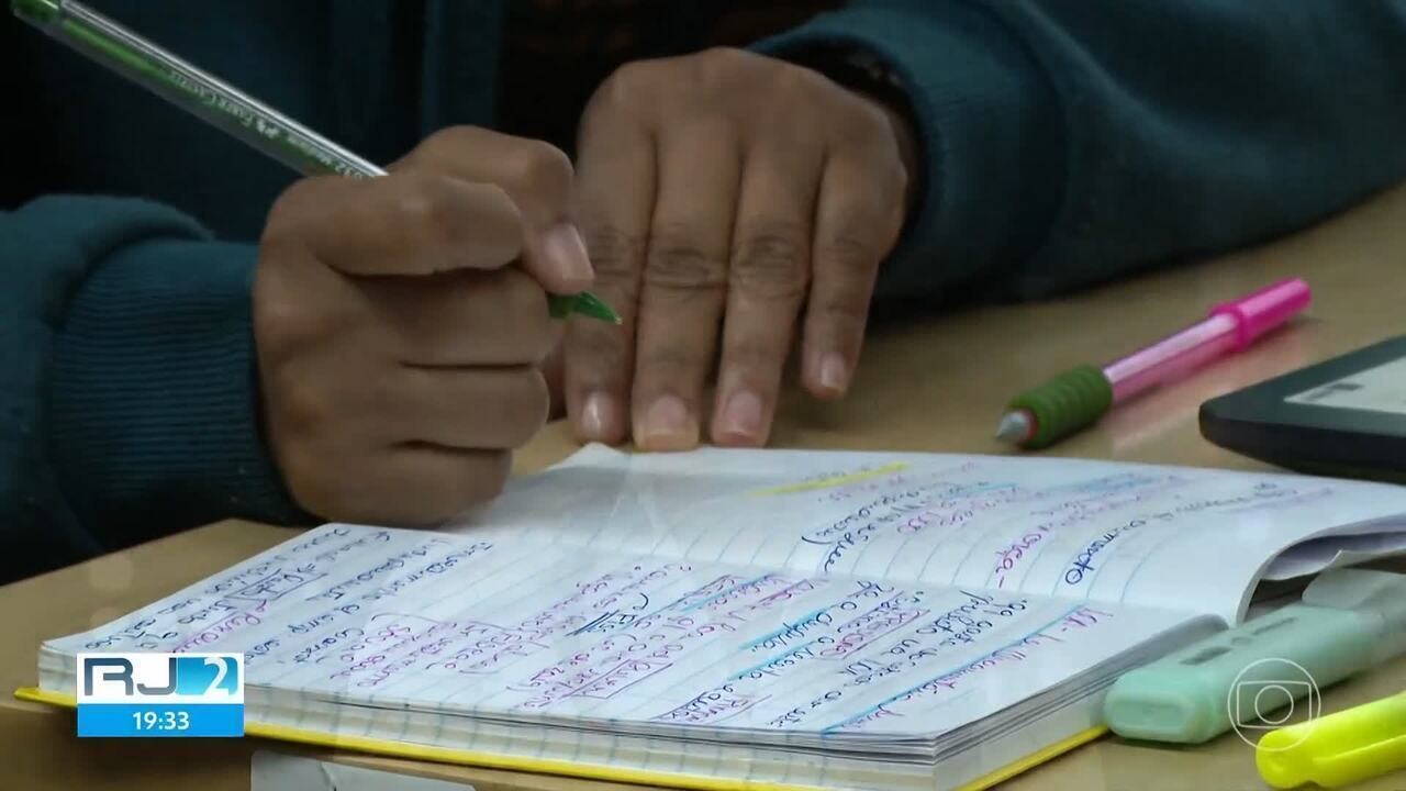 Nova regra de aprovação no ensino médio do estado do RJ gera debate | G1