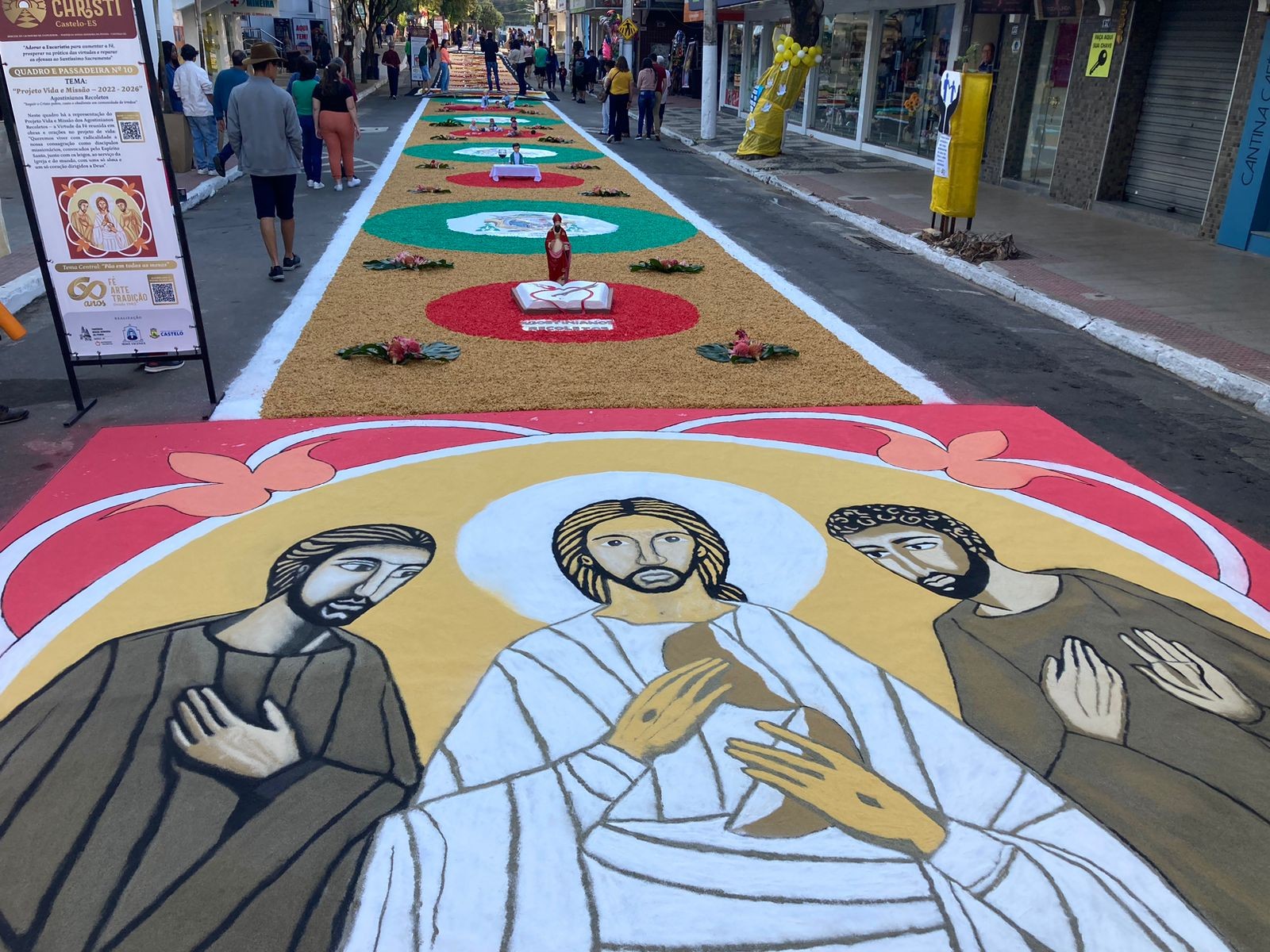 FOTOS: Com mais de 2 km, tapetes de Corpus Christi de Castelo, Sul do ...