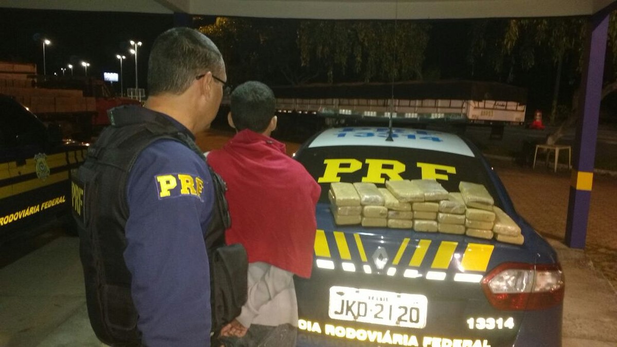 Passageiro De ônibus é Preso Com 23 Quilos De Maconha Em Mala Vale Do