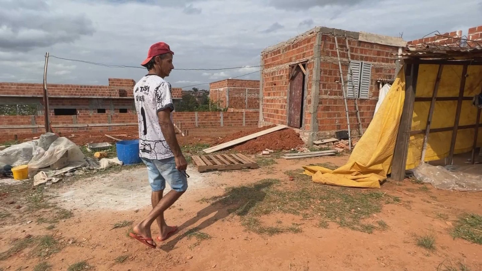 Esposa de homem preso indevidamente passou mal ao ver marido ser levado ...
