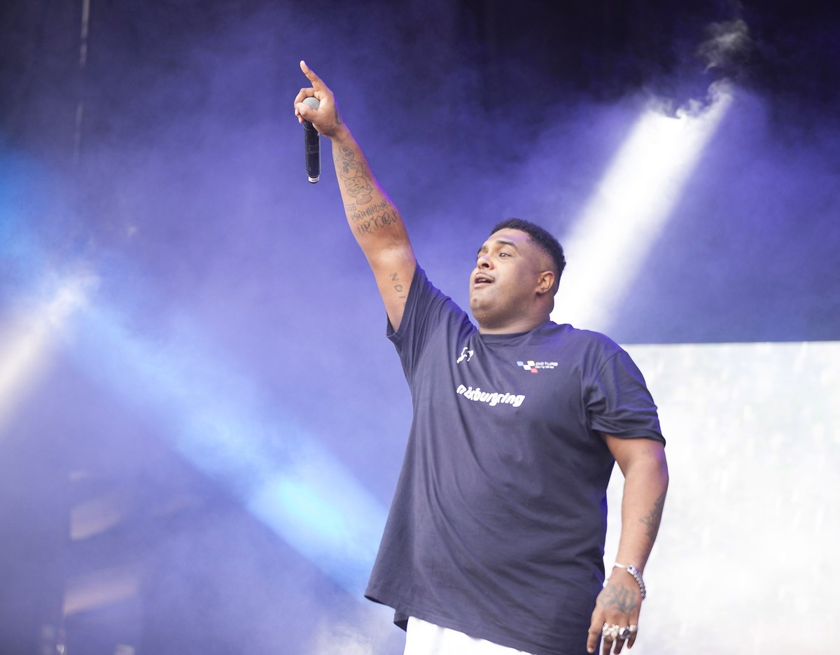 Baco Exu do Blues aquece verão e público carioca com energia engajada ...