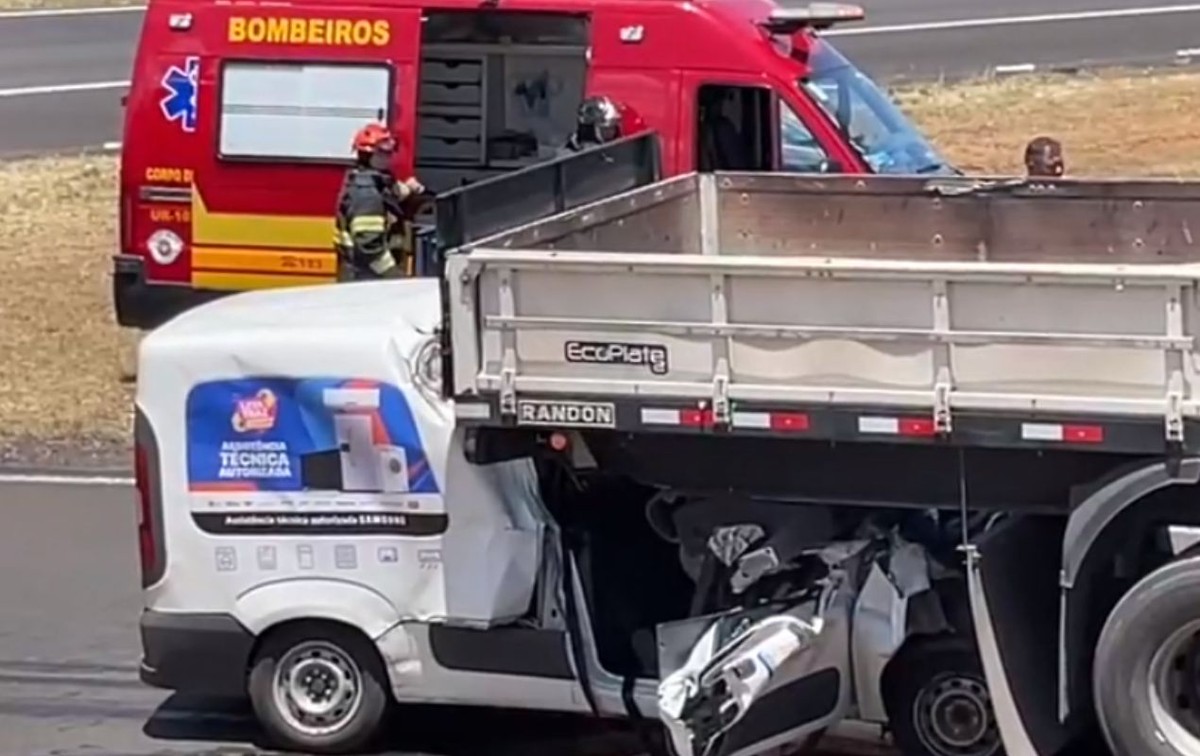 Motorista de utilitário morre ao bater na traseira de bitrem em rodovia de Lins | Bauru e ...