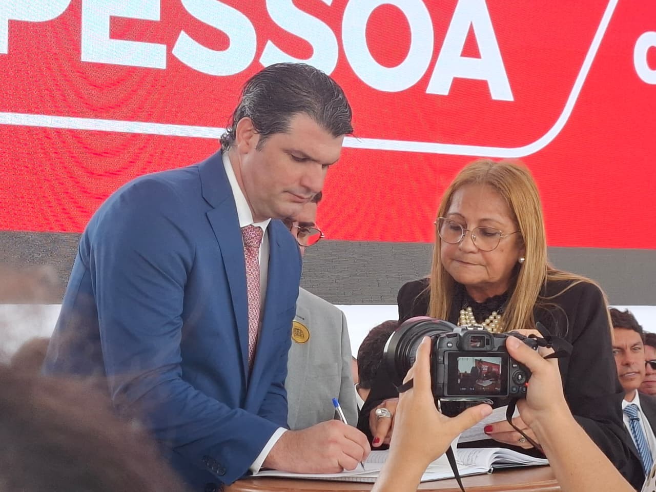 Léo Bezerra assume prefeitura de João Pessoa após renúncia de Cícero | G1