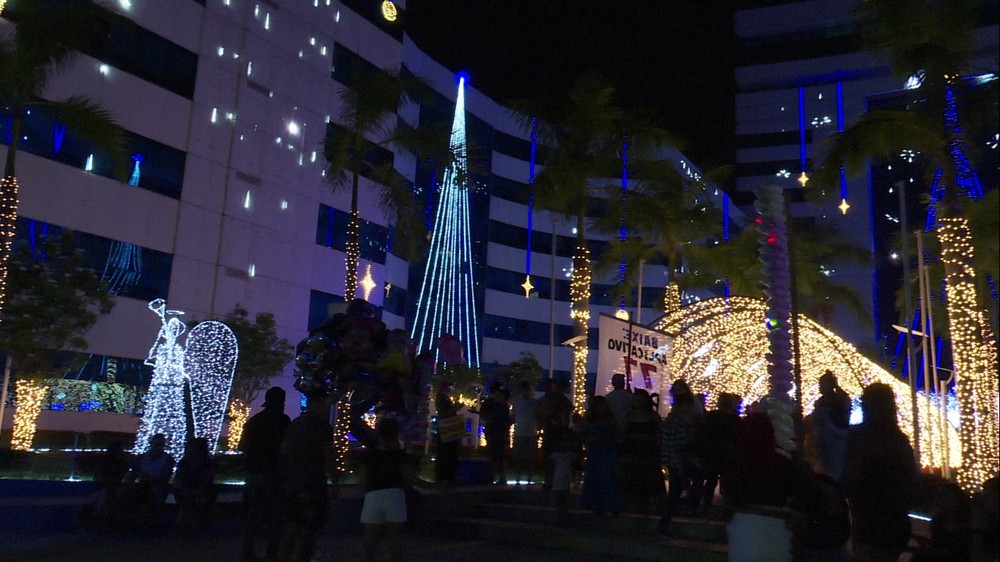 Saiba que horas acendem as luzes da decoração natalina do Palácio Rio ...