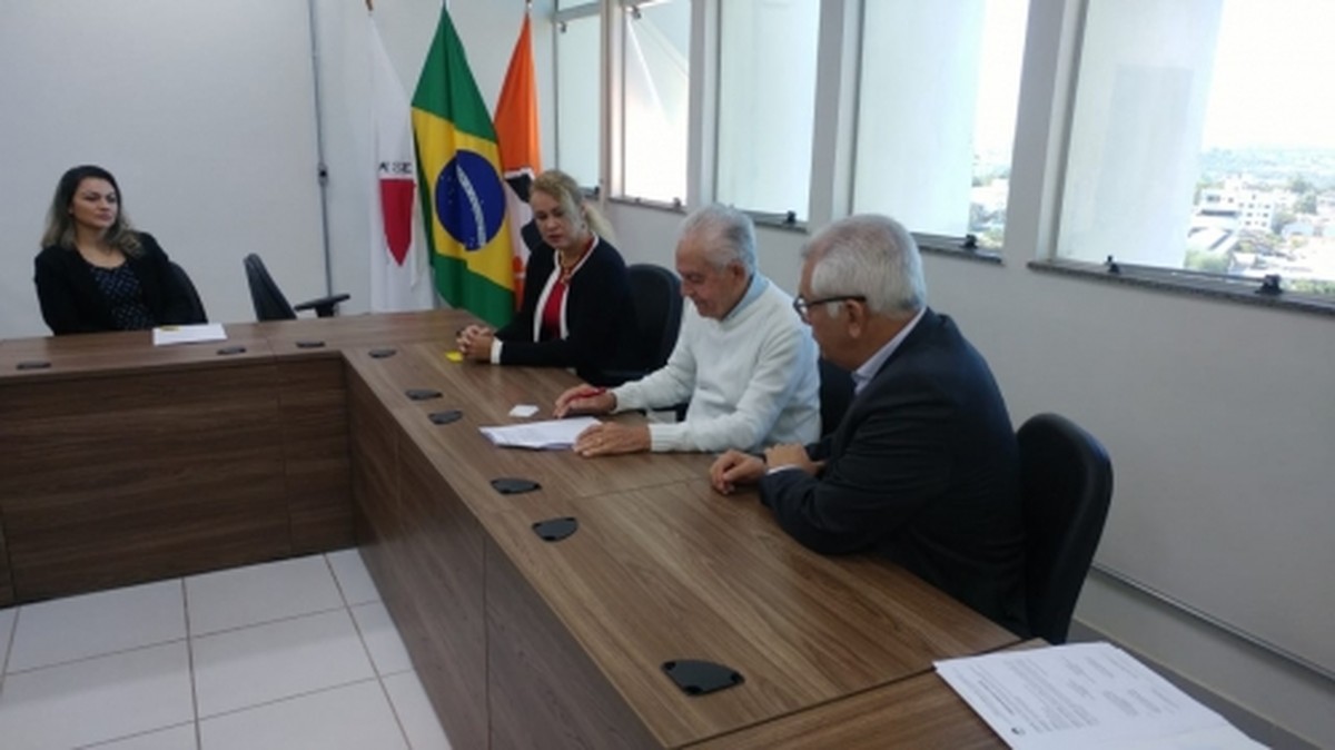Prefeito assina ordem de serviço para realização do georreferenciamento ...