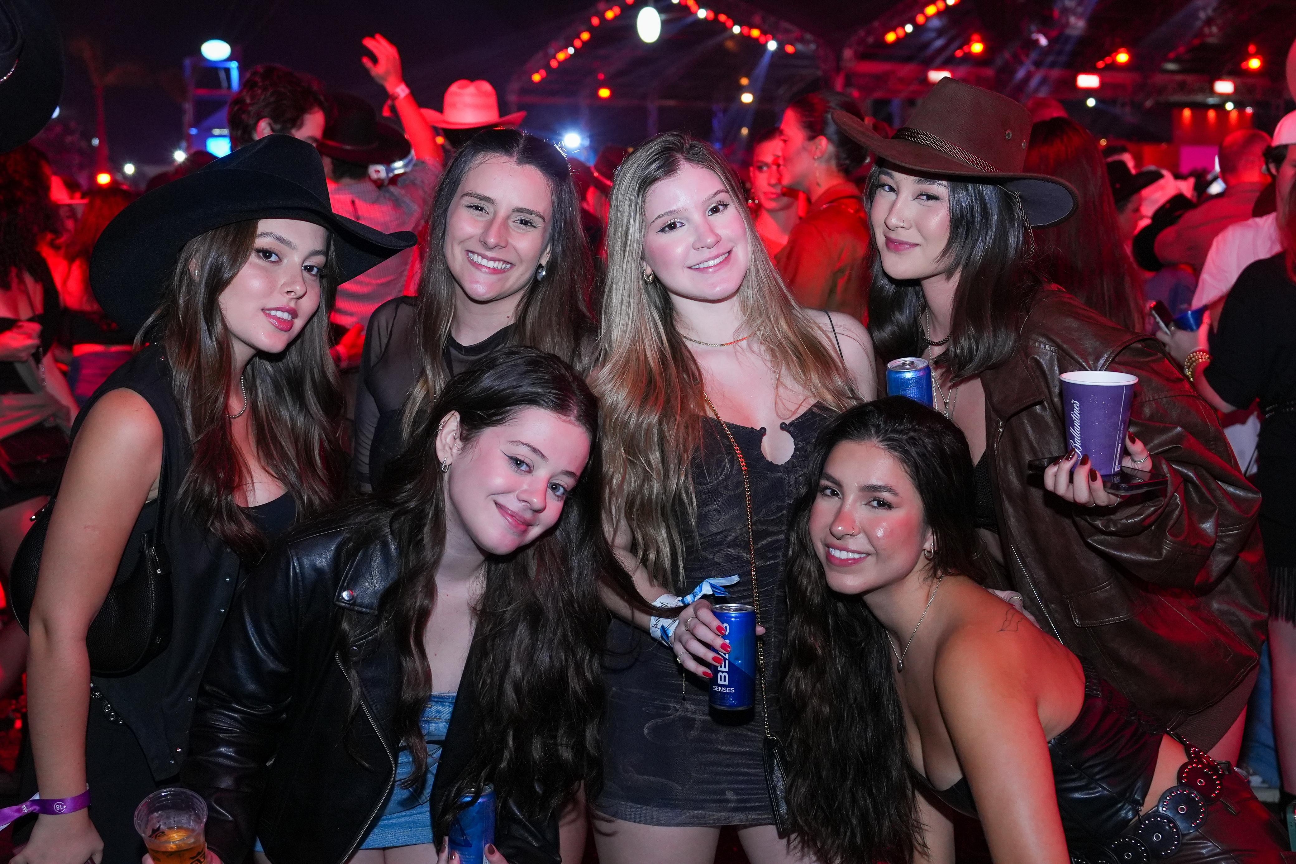 Ana Castela arrebata adultos e 'mar de crianças' no Rodeio de ...