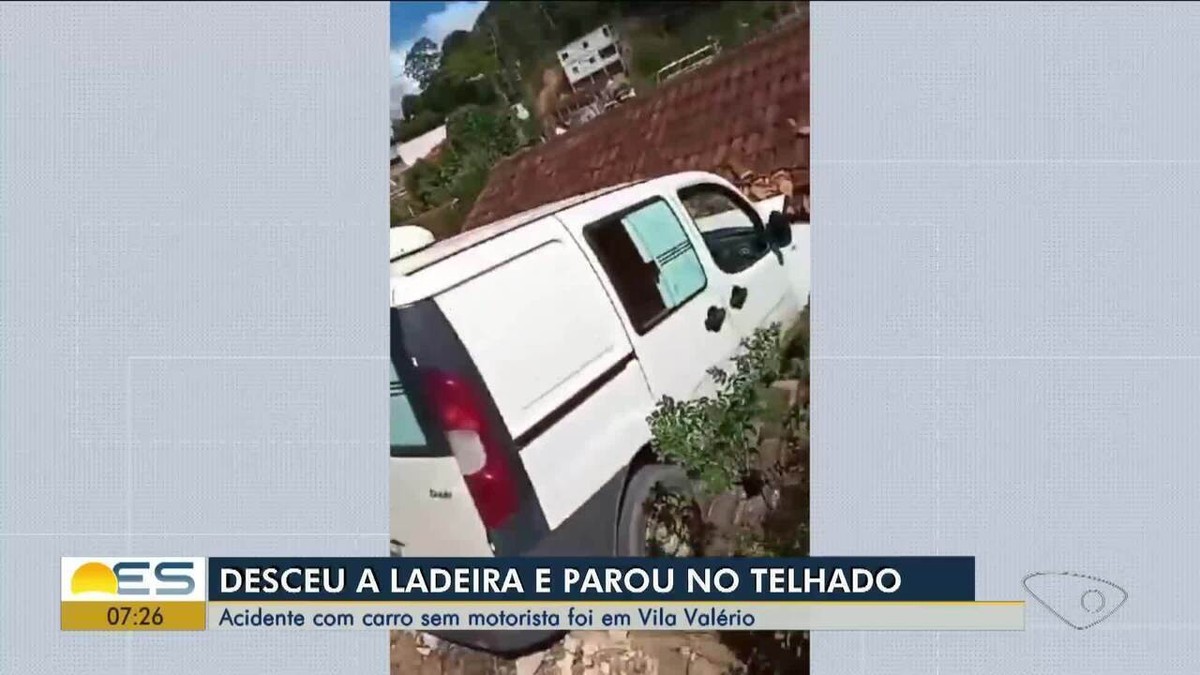 VÍDEO: Carro de prefeitura desce ladeira 'sozinho' e atinge telhado de casa no ES | Norte e ...