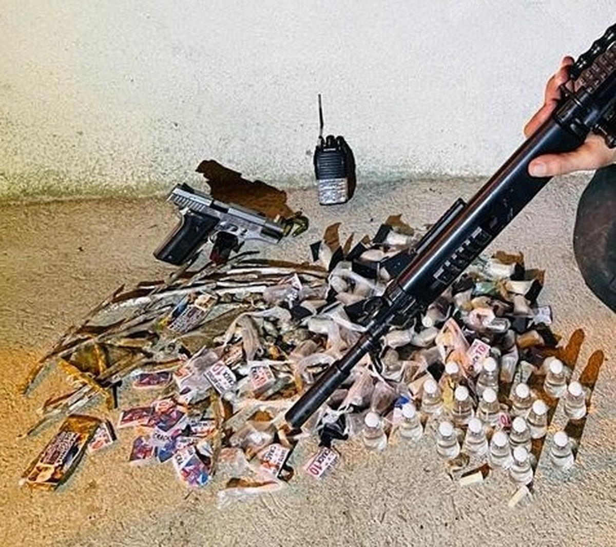 Homem morre após trocar tiros com policiais militares em Angra dos Reis | Sul do Rio e Costa ...