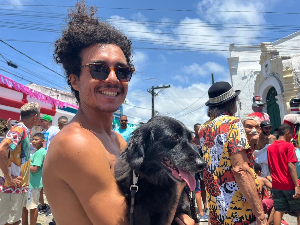 Corrida de bonecos gigantes em Olinda tem queda, conquista do hexa e ...