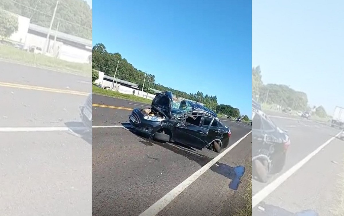 Homem fica gravemente ferido ao ser arremessado para fora do carro durante capotamento em ...
