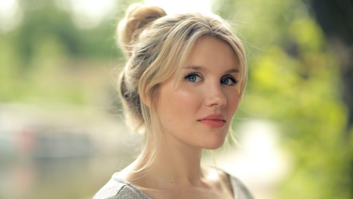 'The Crown': atriz inglesa Emerald Fennell vai interpretar Camilla ...