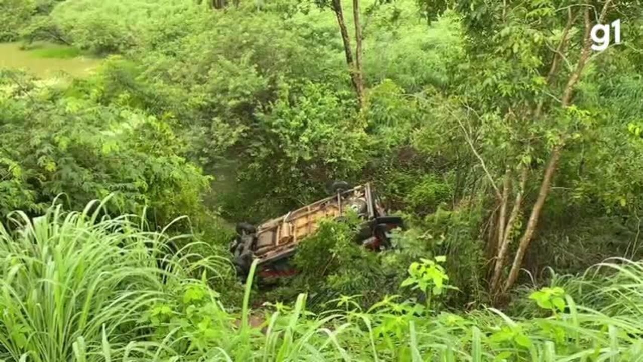 Topique cai em ribanceira e deixa 11 feridos em rodovia no Ceará ...