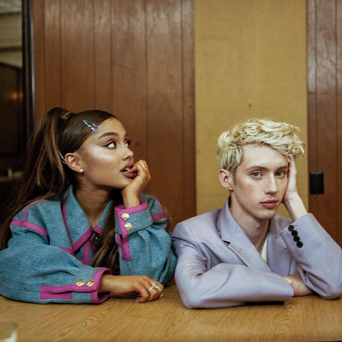Troye Sivan lança clipe de 'Dance to this' com Ariana Grande