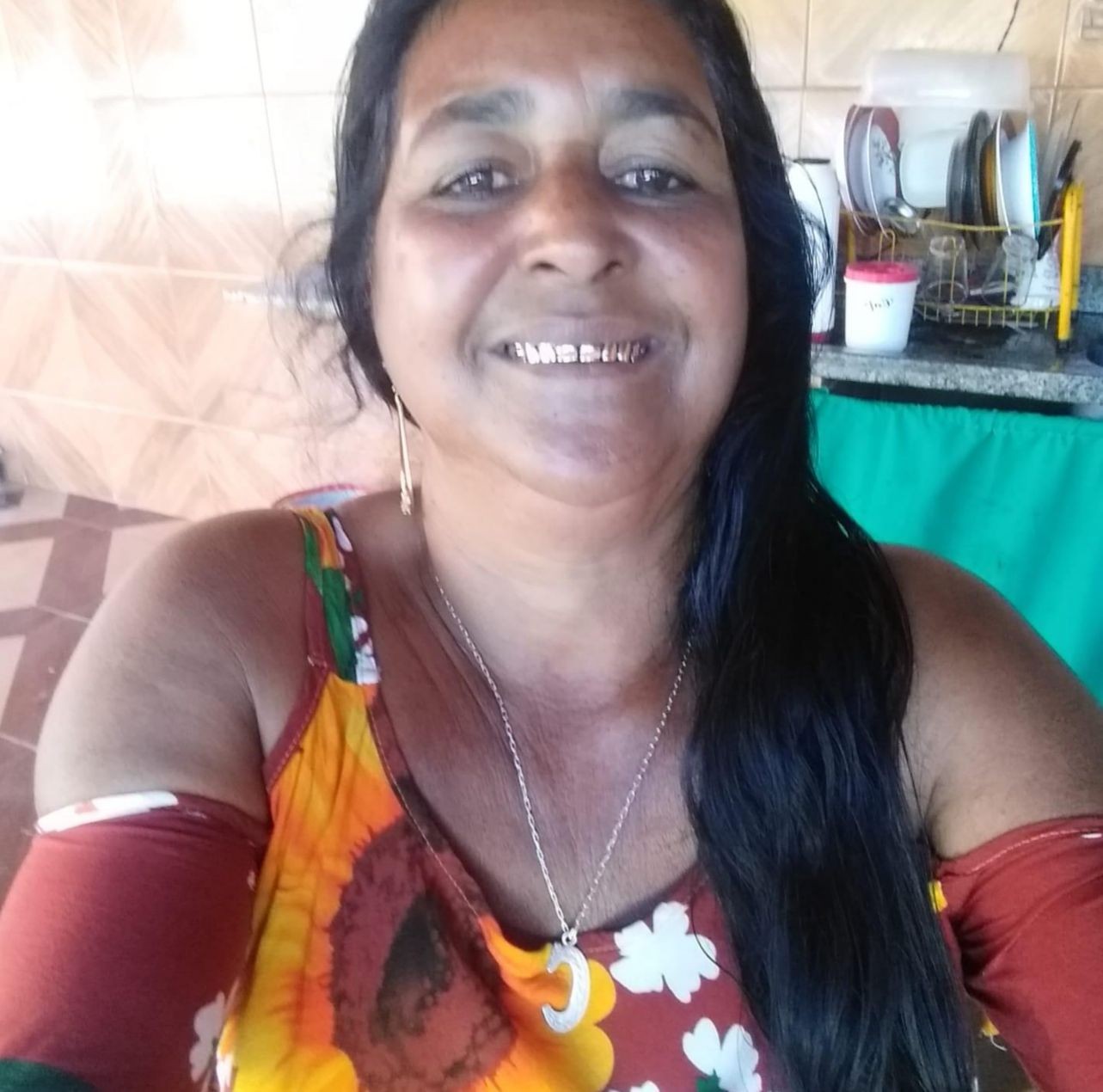 Mulher morre e adolescente fica gravemente ferido em capotamento na Dutra; veículo era dirigido ...