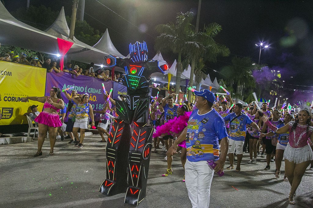 Maior do Centro-Oeste: Carnaval de Corumbá 'arrasta' multidão de ...